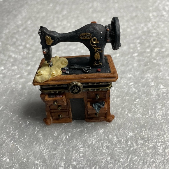Boyds Bears | Accents | Boyds Bears Grannys Sewing Machine Treasure Box ...